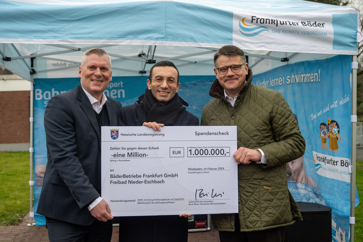 Land Hessen fördert Traglufthalle im Freibad Nieder-Eschbach | hessen.de